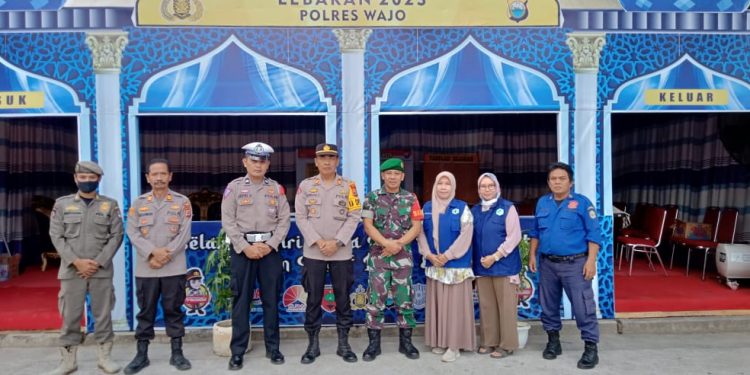 Sinergitas Polri, TNI dan Pemda Kembali Ditunjukan Petugas Pengamanan dan Pelayanan Mudik di Pos ...